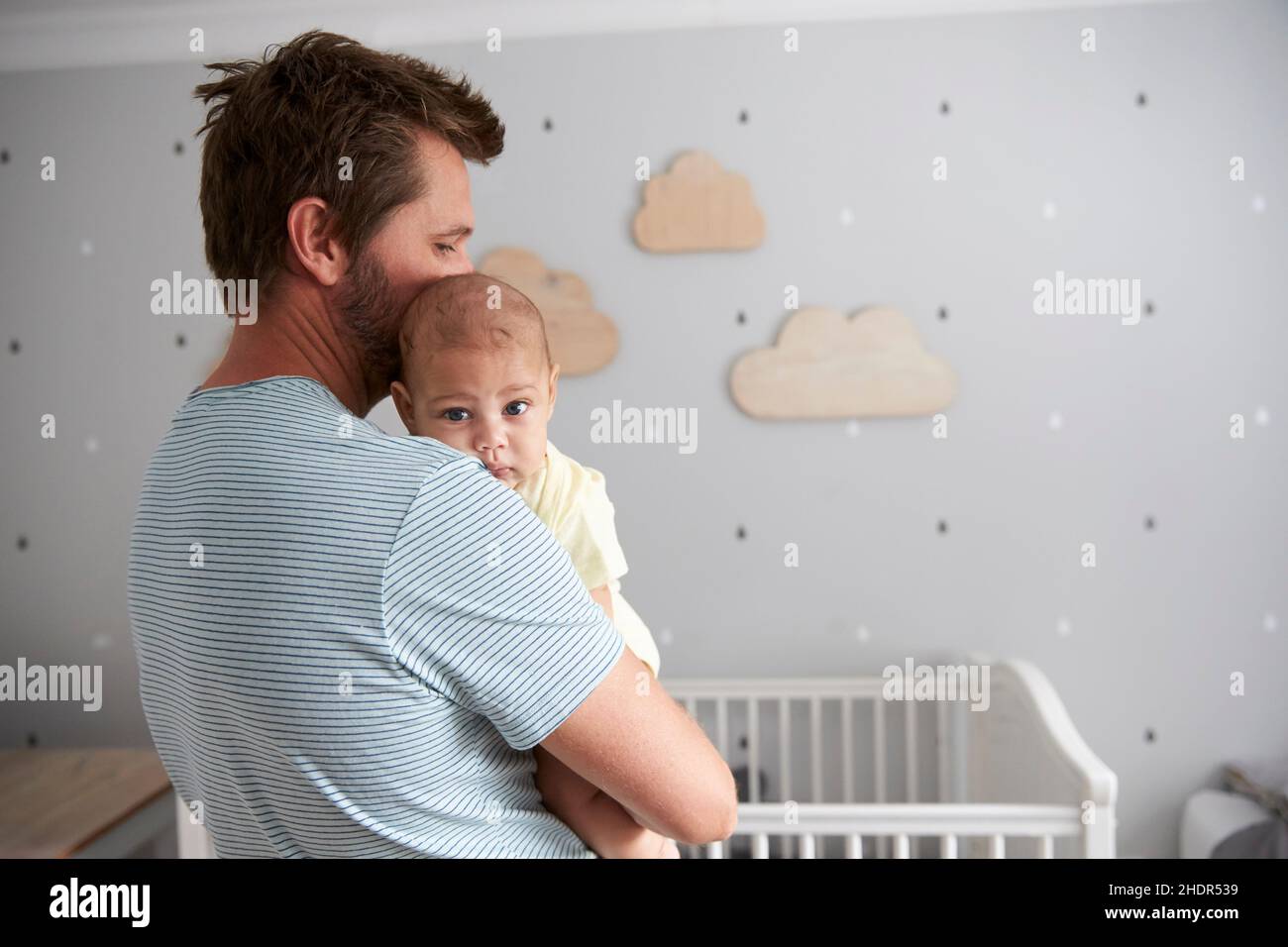 Man and babies cot hi-res stock photography and images - Alamy