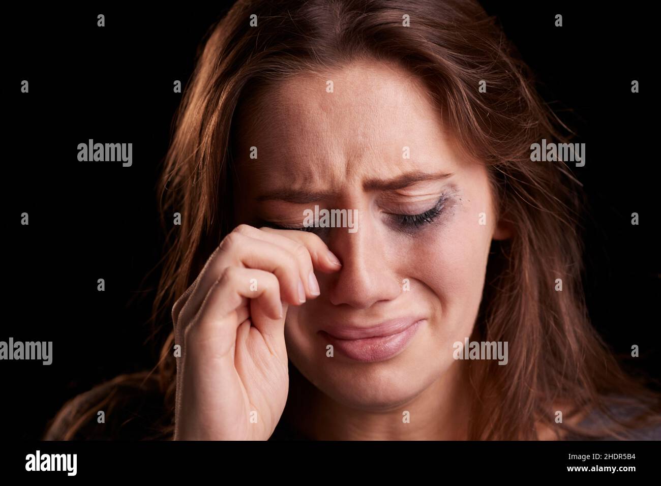 Girl black eye crying hi-res stock photography and images - Alamy