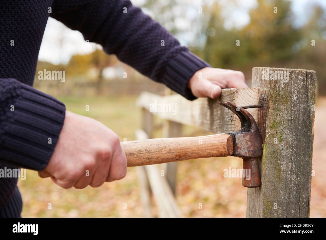 repair, farmer, wooden fence, farmers, wooden fences Stock Photo - Alamy