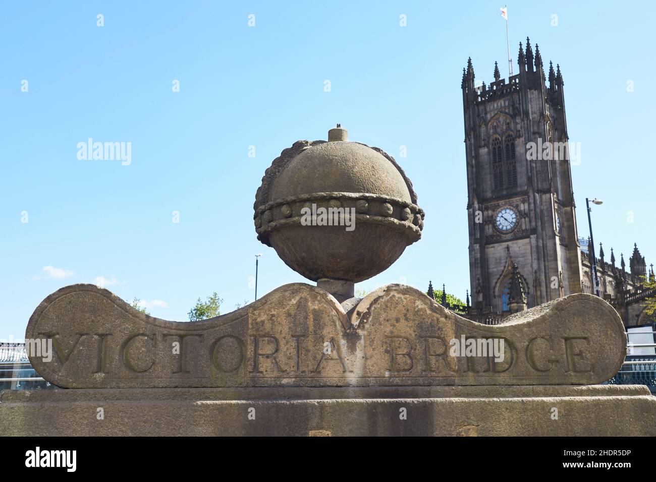 victoria bridge, manchester cathedral, victoria bridges Stock Photo - Alamy