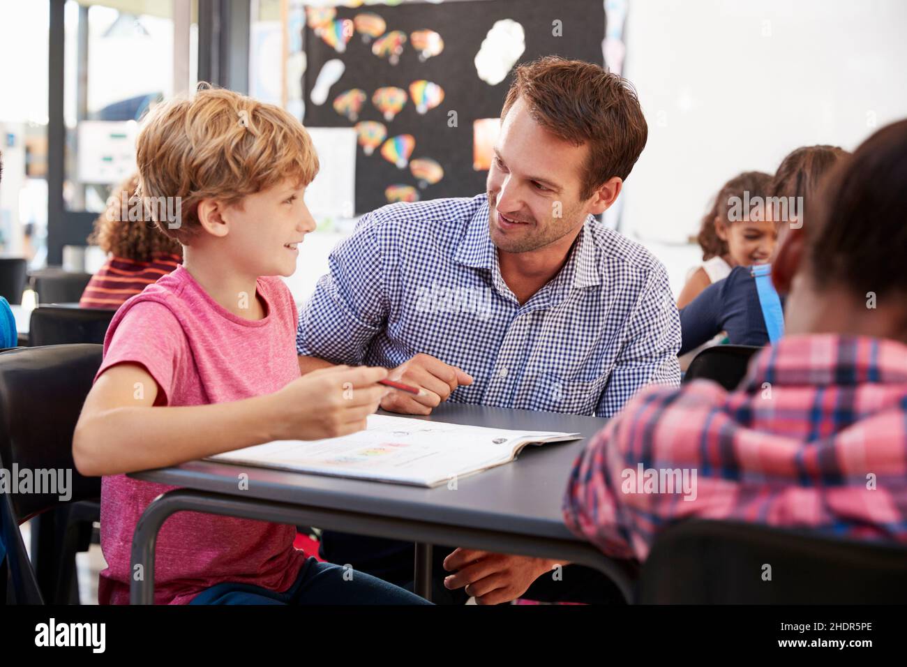 Children helping each other classroom hi-res stock photography and ...