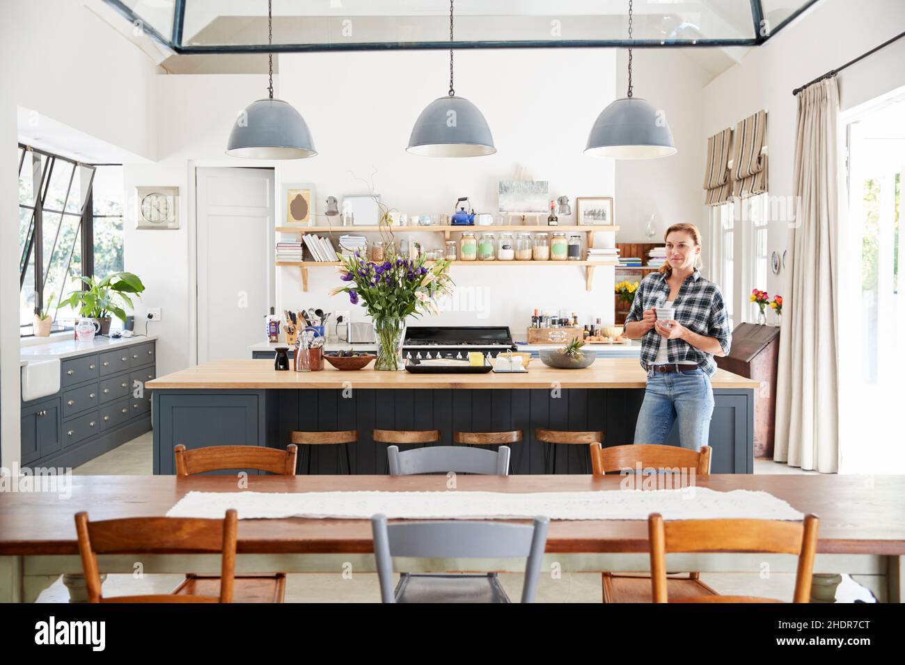 Architecture woman female women hi-res stock photography and images - Alamy