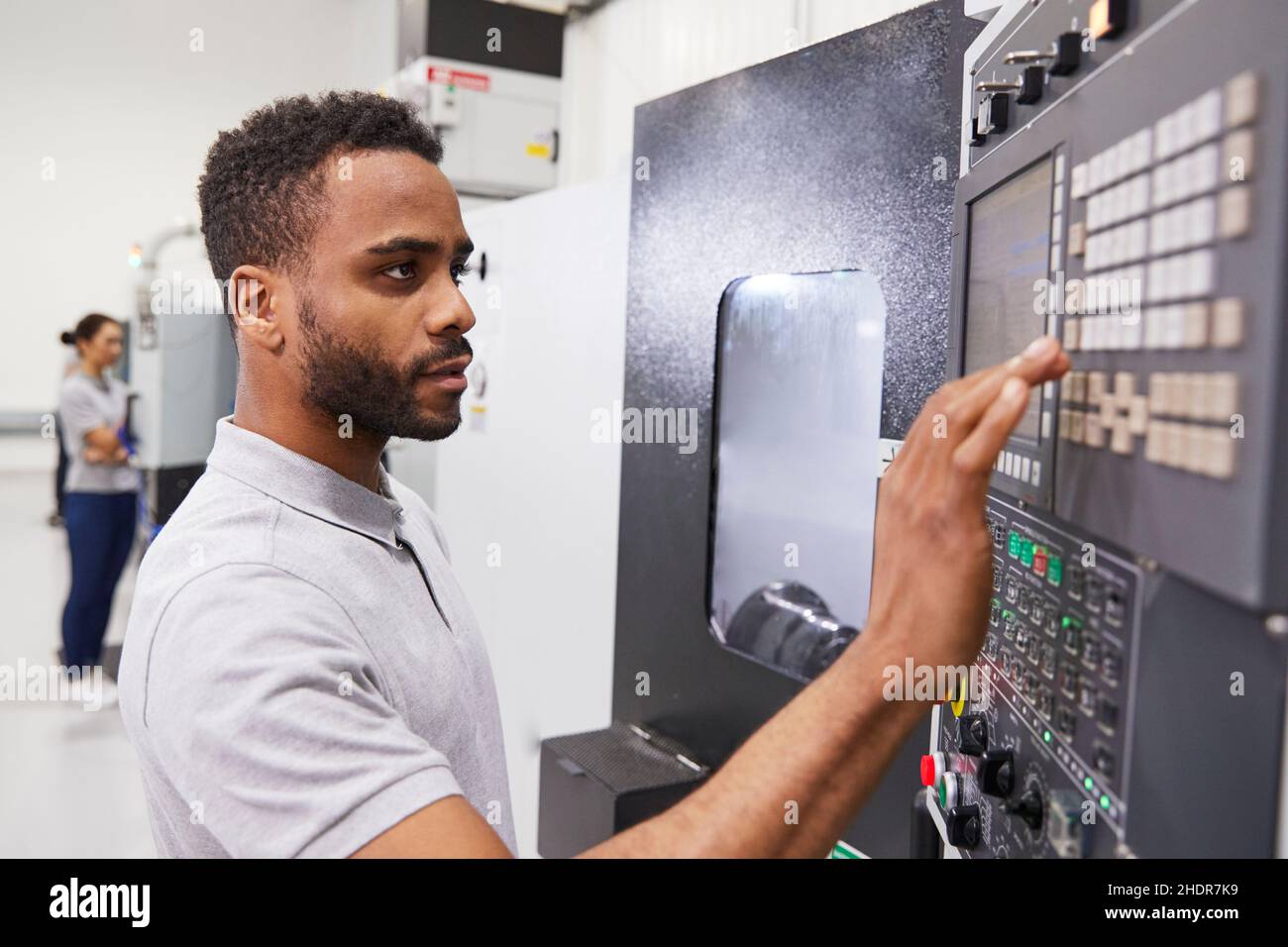 Engineer setting up machine hi-res stock photography and images - Alamy