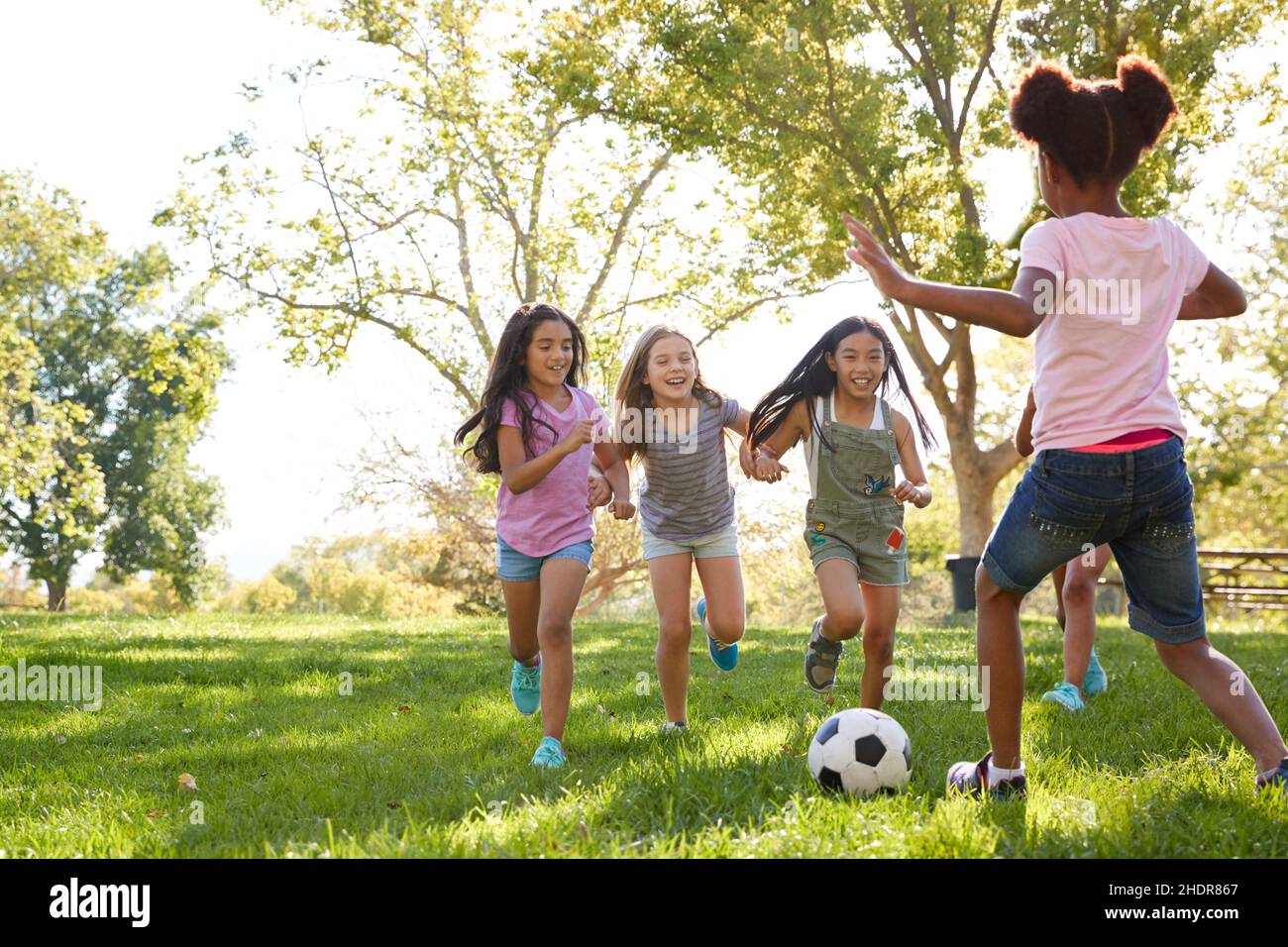 Group of kids playing outside hi-res stock photography and images - Alamy