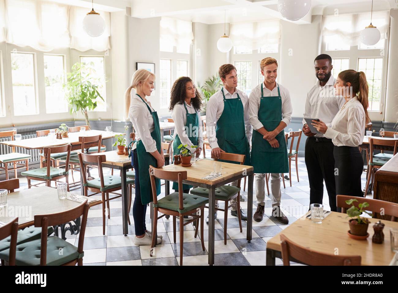 restaurant, waiter, team meeting, restaurants, waiters Stock Photo - Alamy