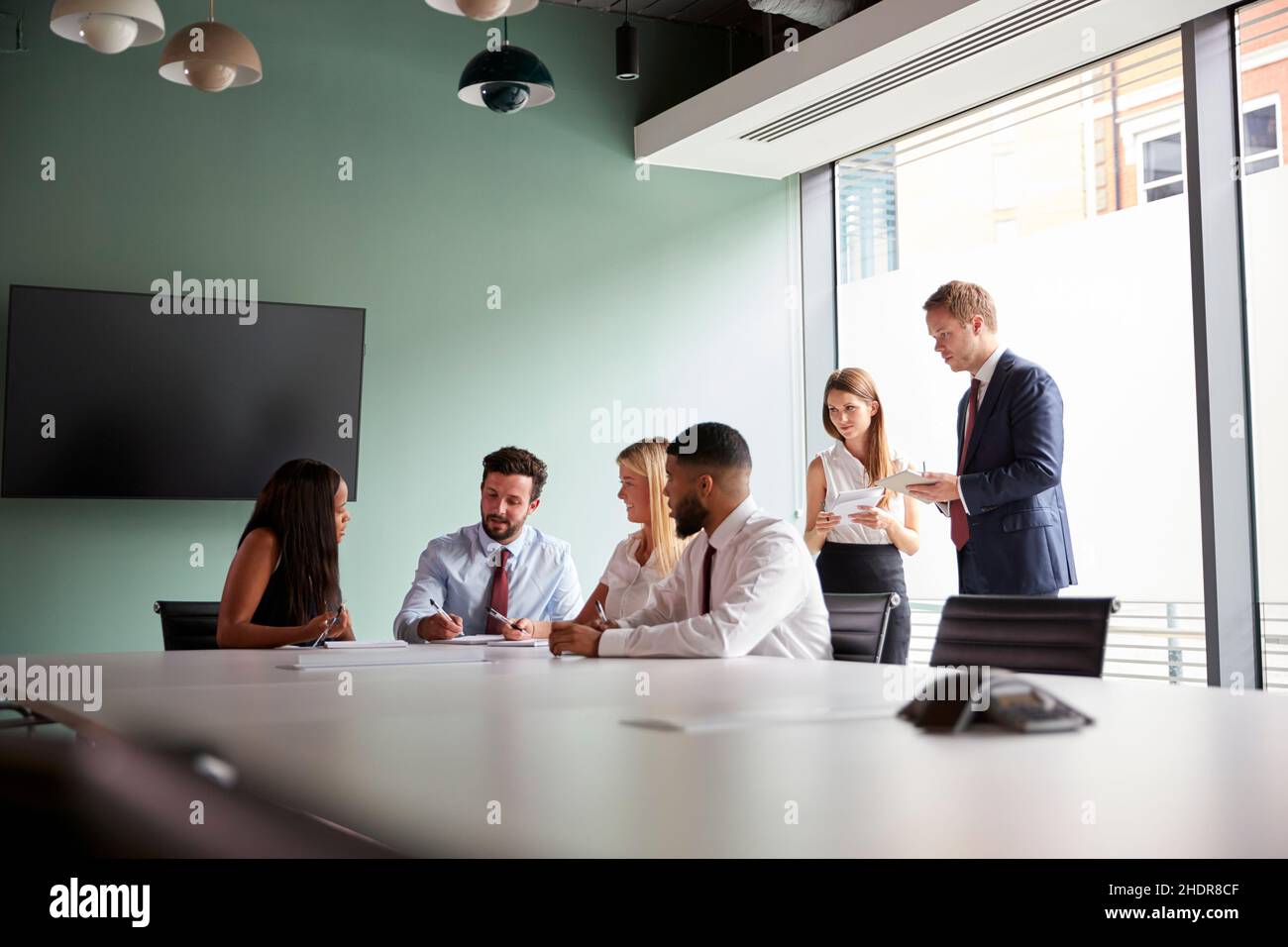explaining, staff, team meeting, staffs Stock Photo - Alamy