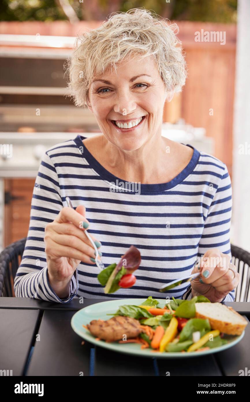 Lunch ladies hi-res stock photography and images - Alamy