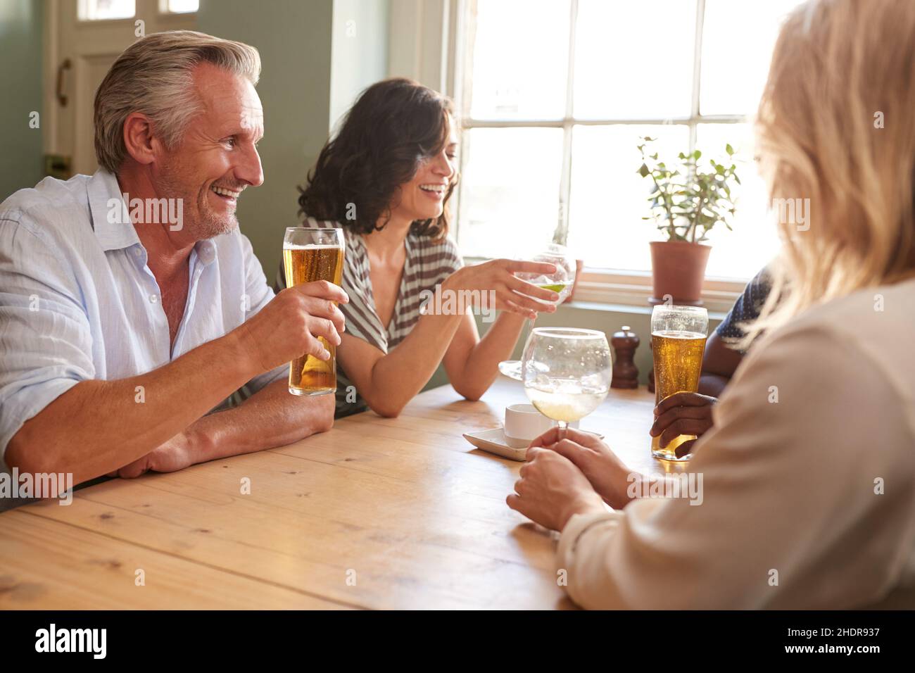 amuse, friends, bar, amuses, friend, bars Stock Photo - Alamy