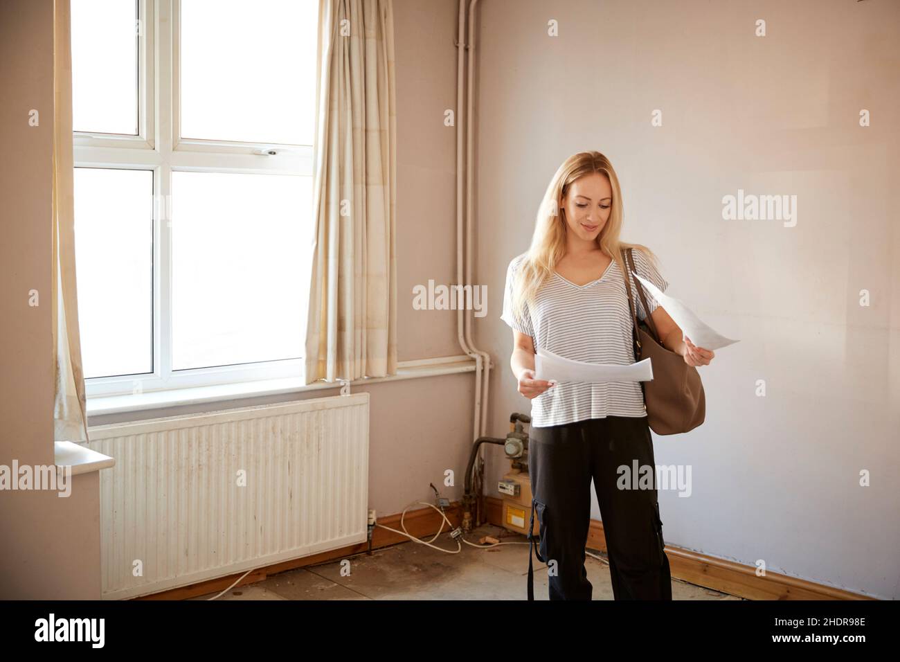 housing search, appartment showing, housing searchs Stock Photo - Alamy