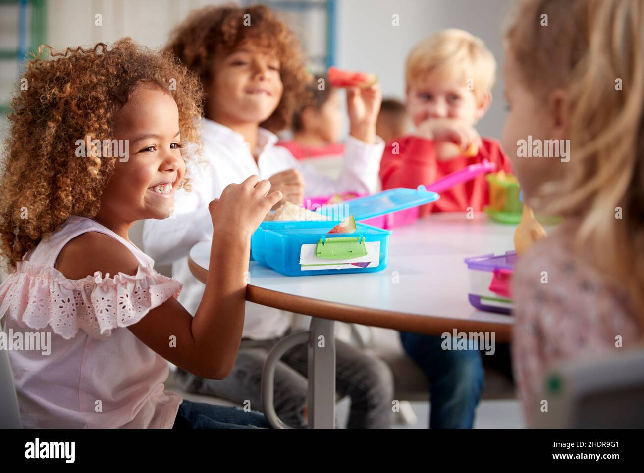 Pupils crowd together hi-res stock photography and images - Alamy