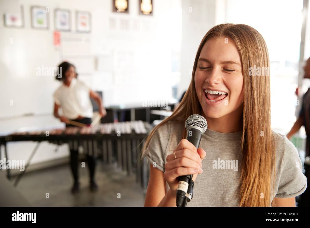 singer, singing, rehearsal, singers, rehearsals Stock Photo - Alamy