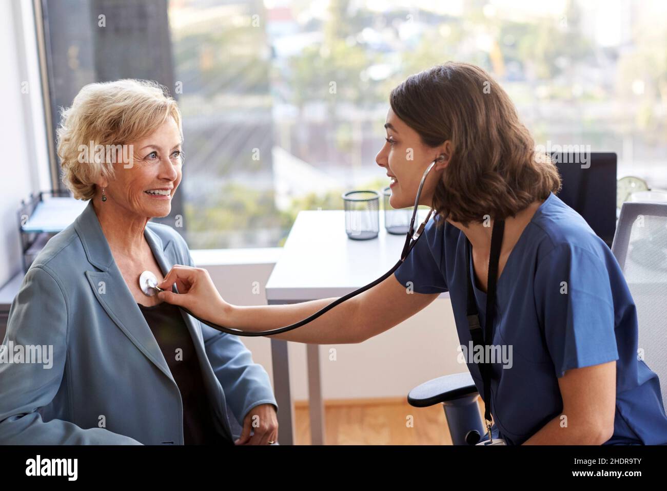 Doctor listening patients chest stethoscope hi-res stock photography and images - Alamy