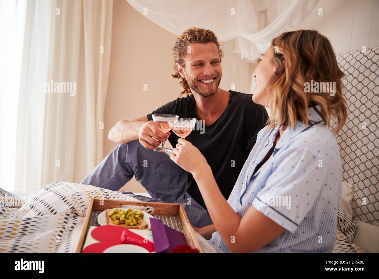 couple, sparkling, toast, pairs, toasts Stock Photo - Alamy