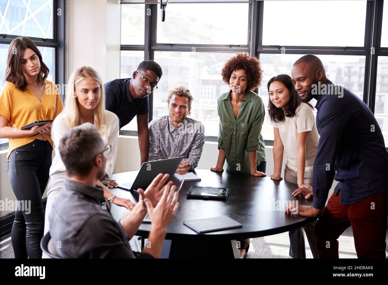 listening, explaining, colleagues, listener, colleague Stock Photo - Alamy