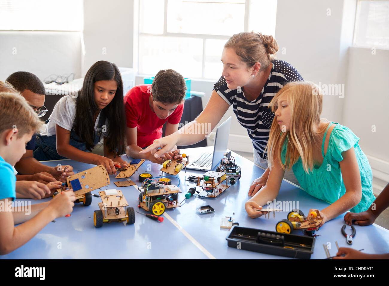 Explaining teacher programming school hi-res stock photography and ...