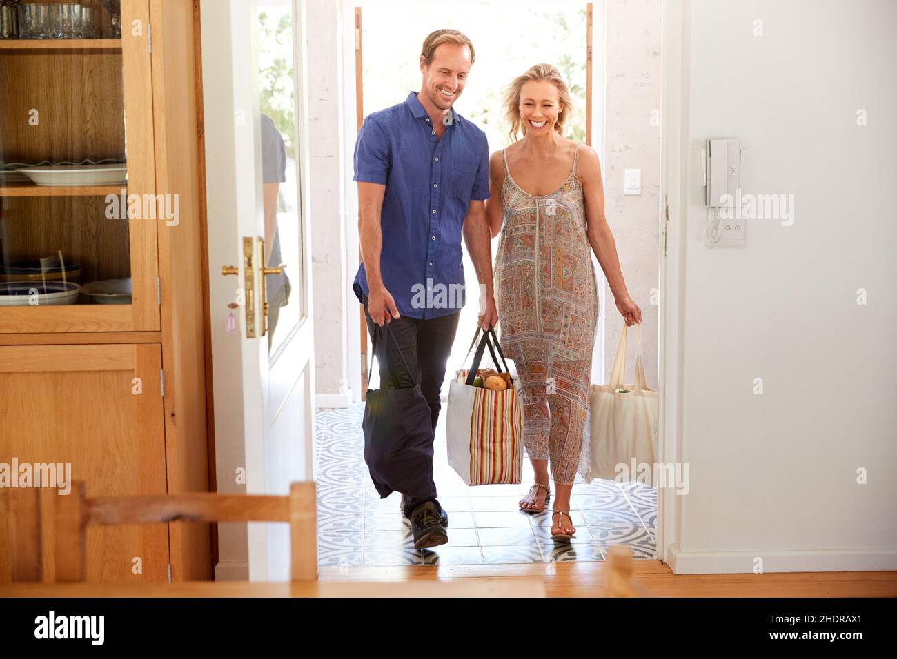 home, shopping, arriving, homes, arrive Stock Photo - Alamy