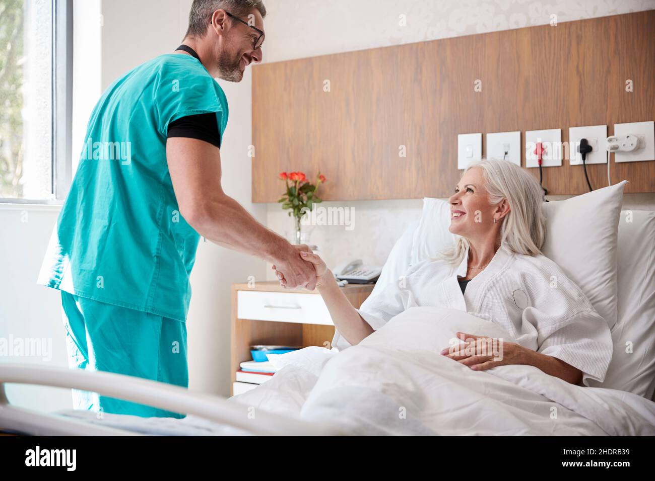 patient, greeting, nurse, patients, greet, nurses Stock Photo - Alamy