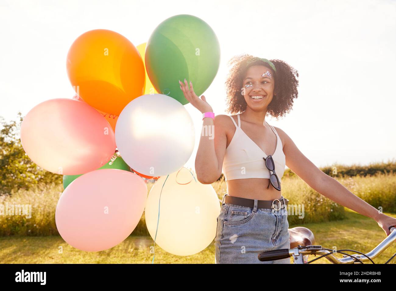 Happy teenage girl holding bicycle hi-res stock photography and images ...