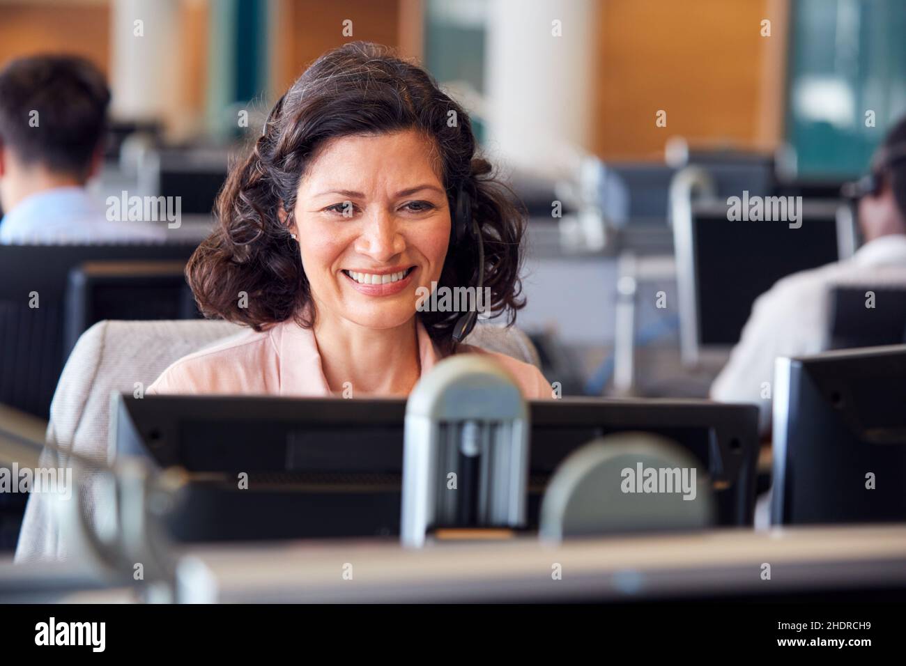 Customer services hotline operator hi-res stock photography and images ...
