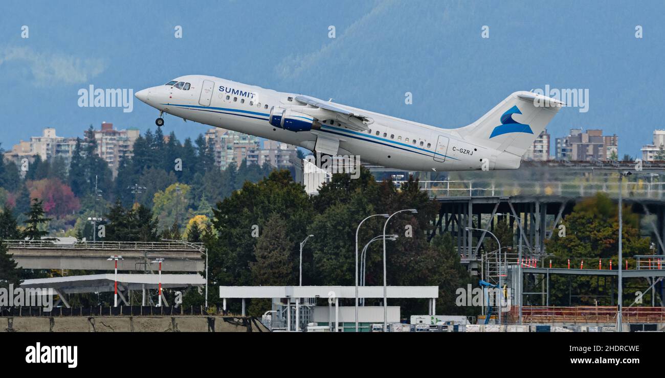 Richmond, British Columbia, Canada. 28th Sep, 2021. A Summit Air ...