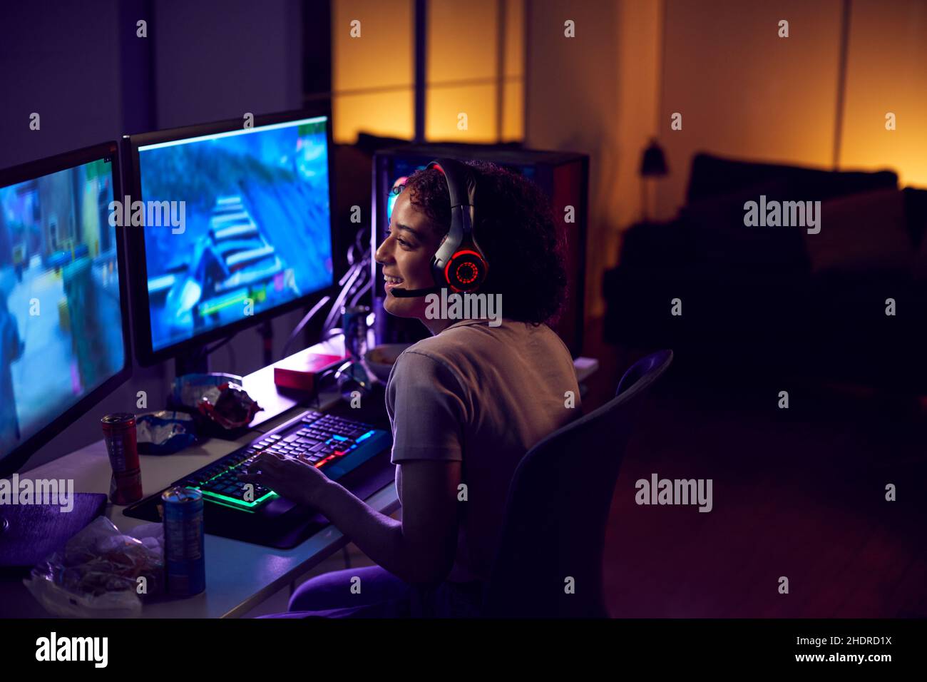 Three girls looking computer monitor hi-res stock photography and ...