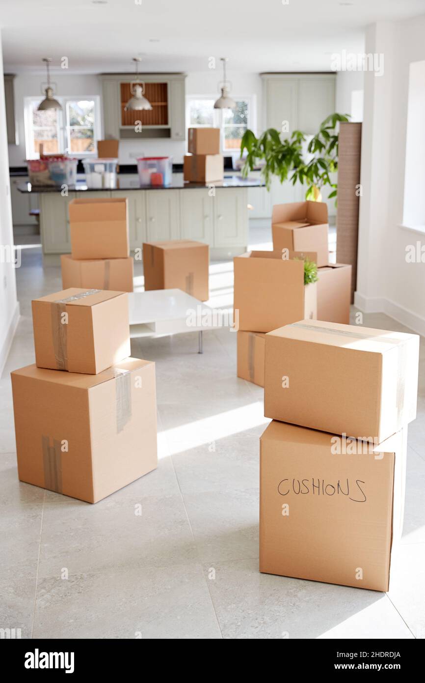 Pillow case packing hi-res stock photography and images - Alamy