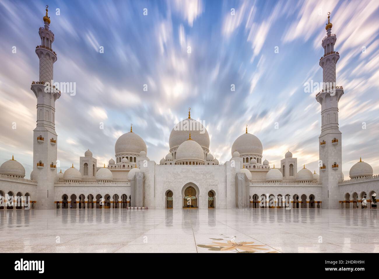 sheikh zayed mosque Stock Photo - Alamy