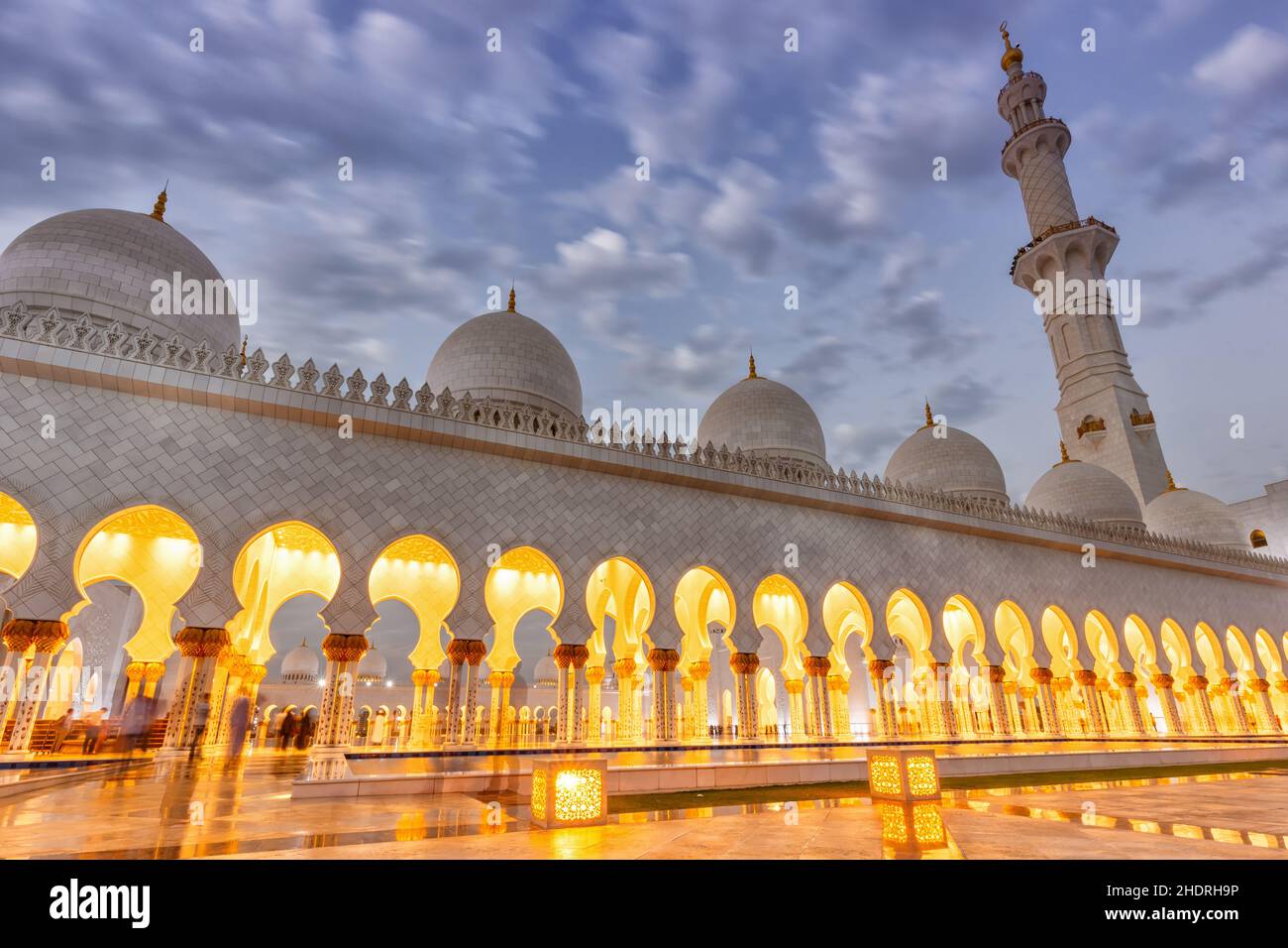 sheikh zayed mosque Stock Photo - Alamy