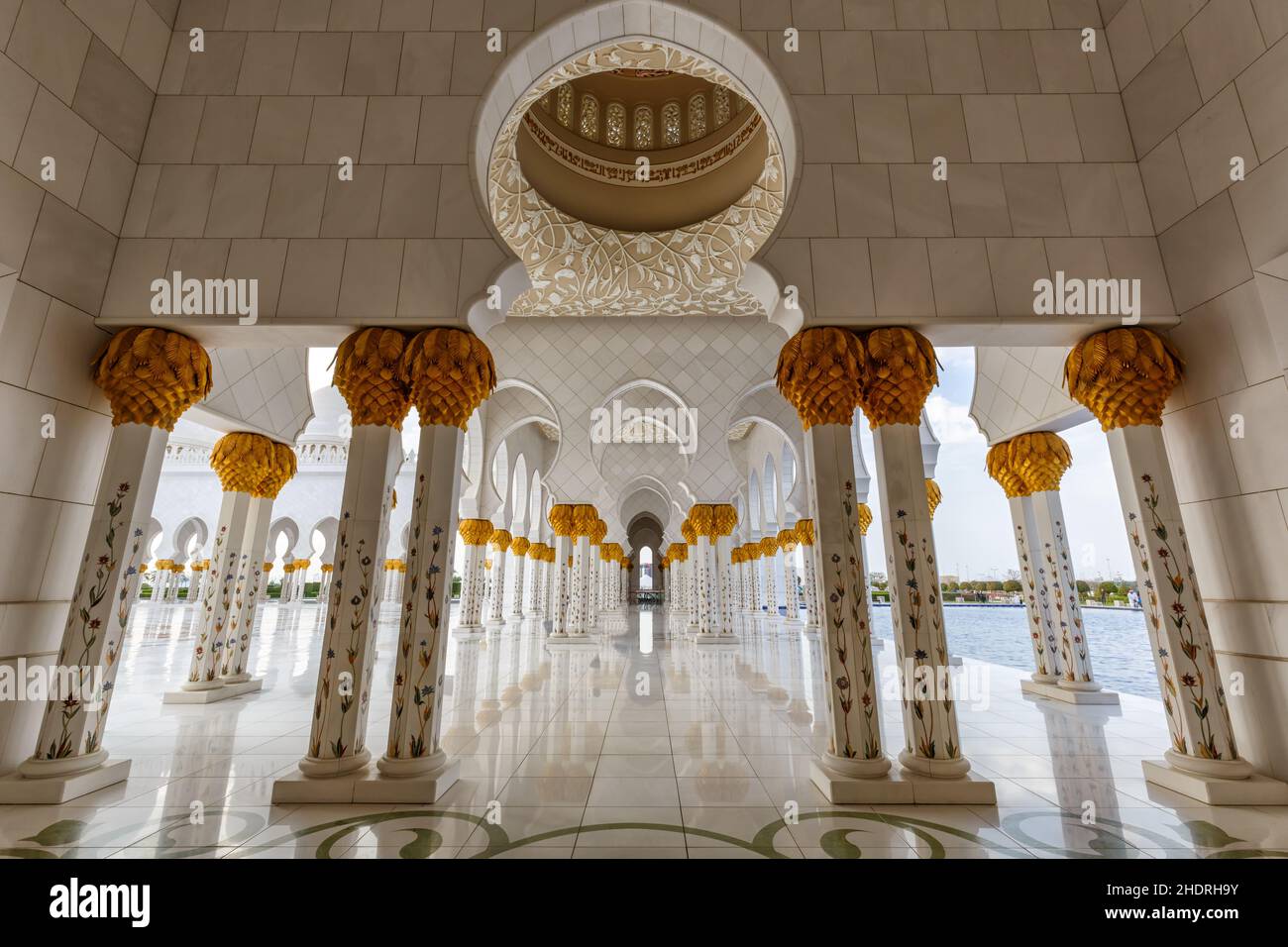 columns, sheikh zayed mosque, cleft, column Stock Photo - Alamy
