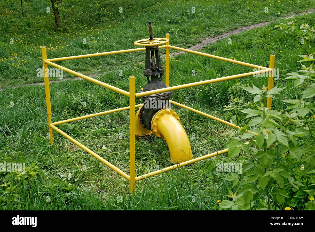 Wheel pipe hi-res stock photography and images - Alamy