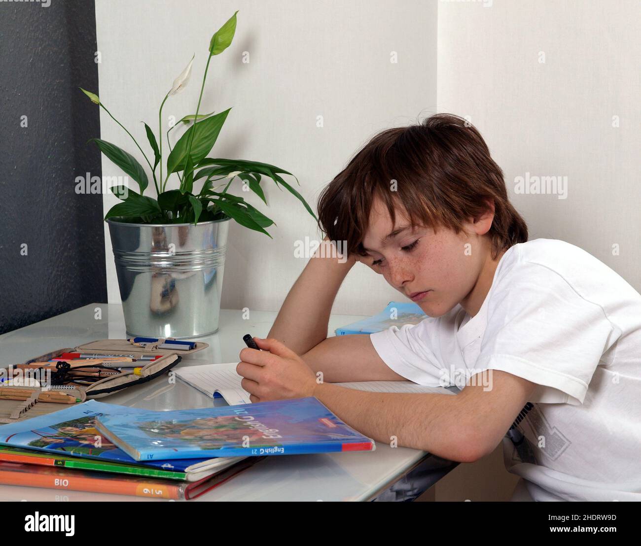 Clueless child hi-res stock photography and images - Alamy
