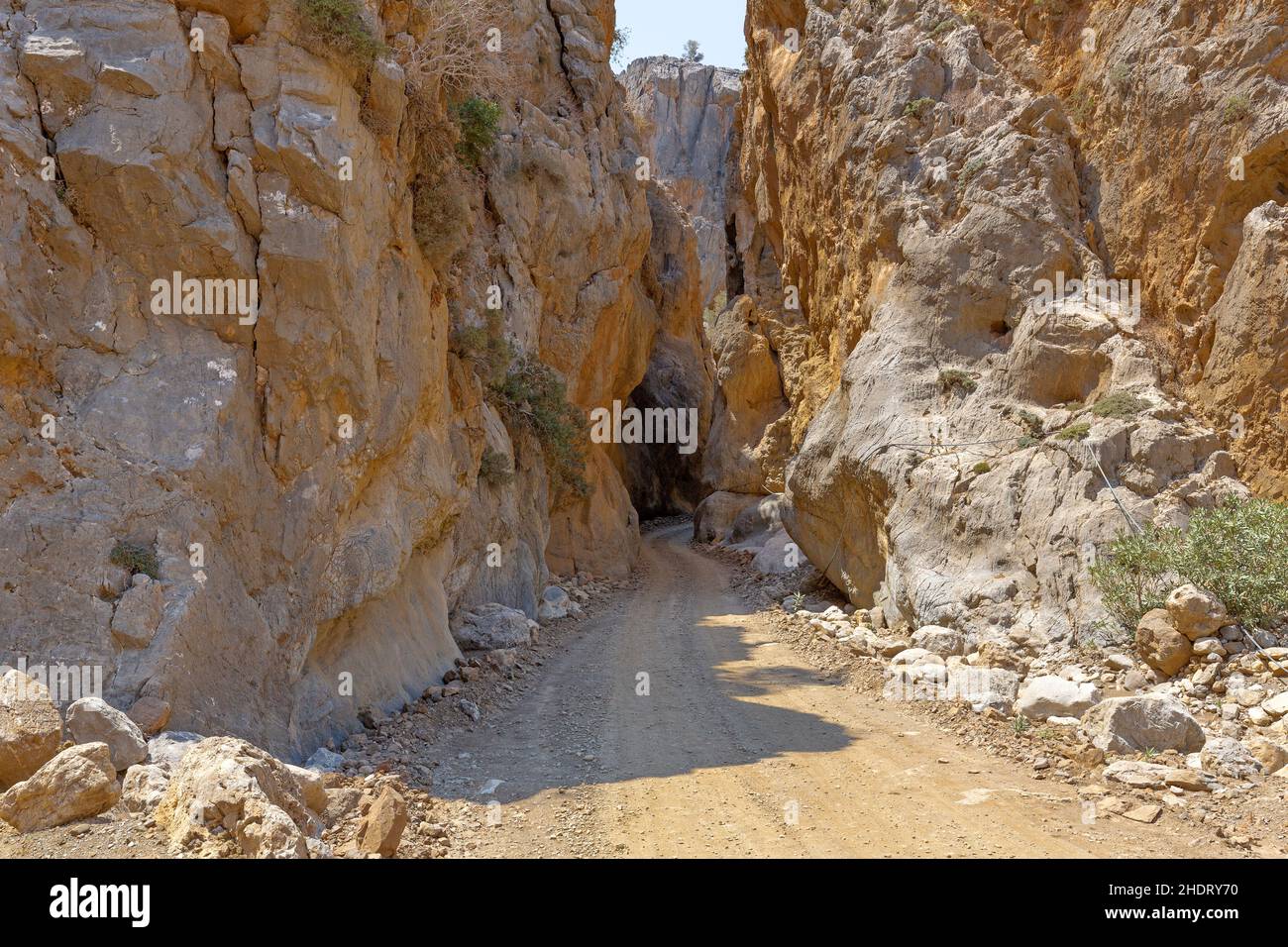 Gravel streets hi-res stock photography and images - Alamy