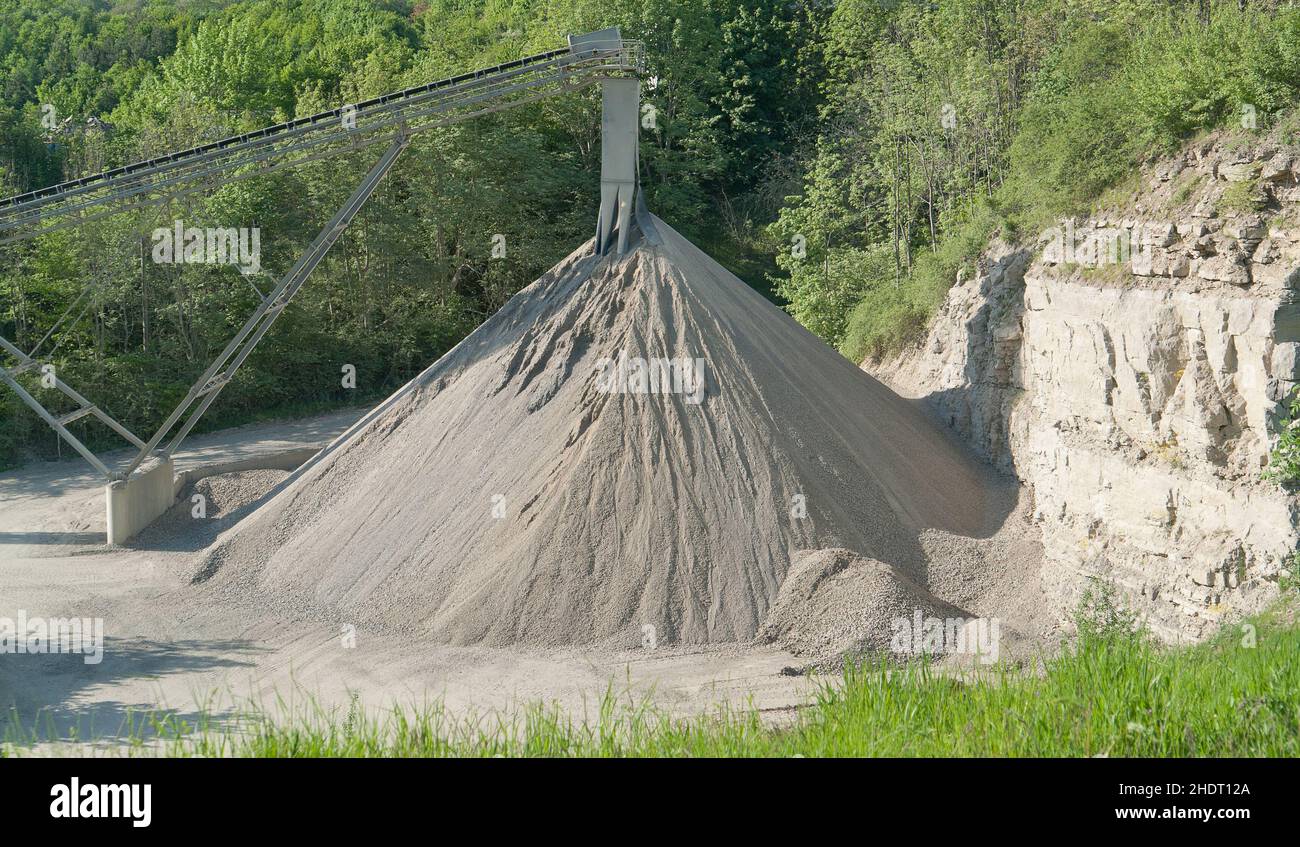 Limestone pits hi-res stock photography and images - Alamy