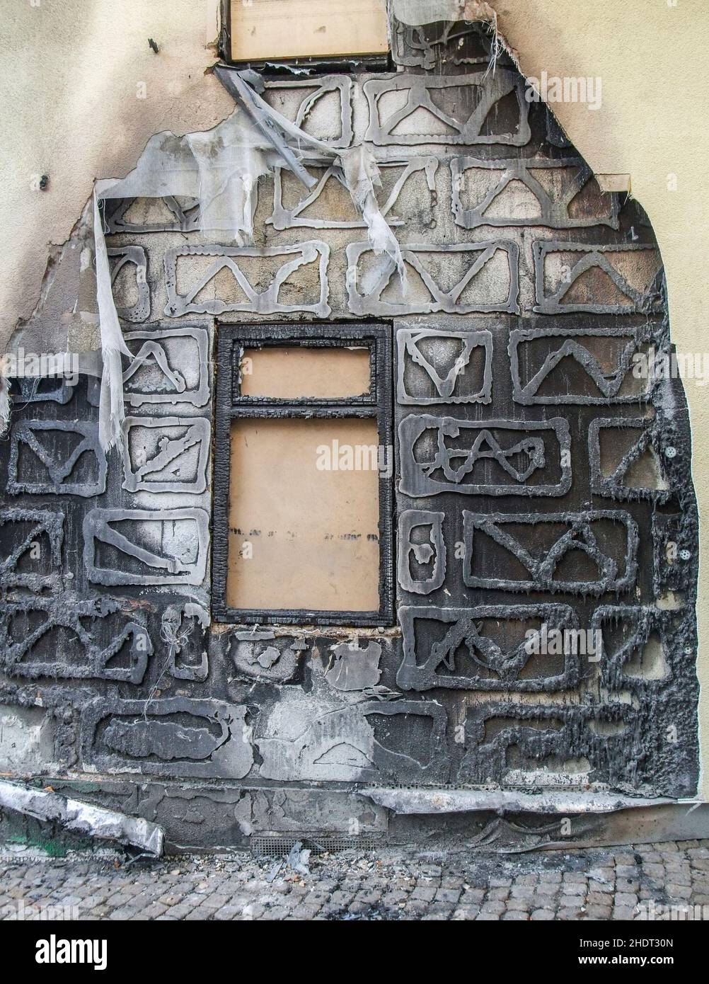 Burnt buildings hi-res stock photography and images - Alamy