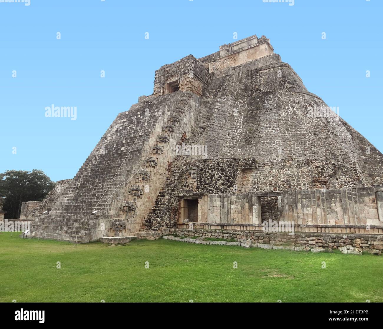 pyramid shape, uxmal, pyramid shapes, uxmals Stock Photo - Alamy