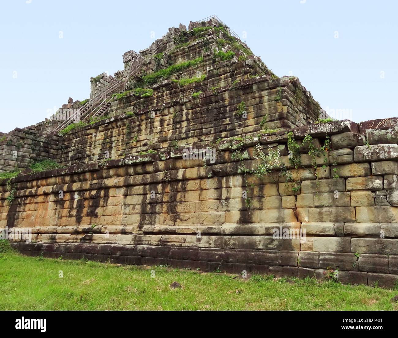 temple, pyramid shape, koh ker, temples, pyramid shapes Stock Photo - Alamy