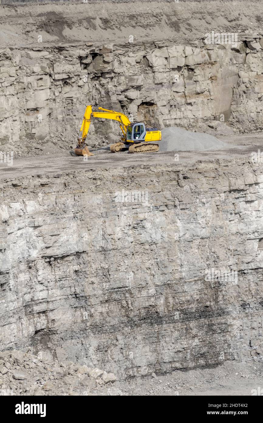 excavator, quarry, earth movers, quarries Stock Photo - Alamy