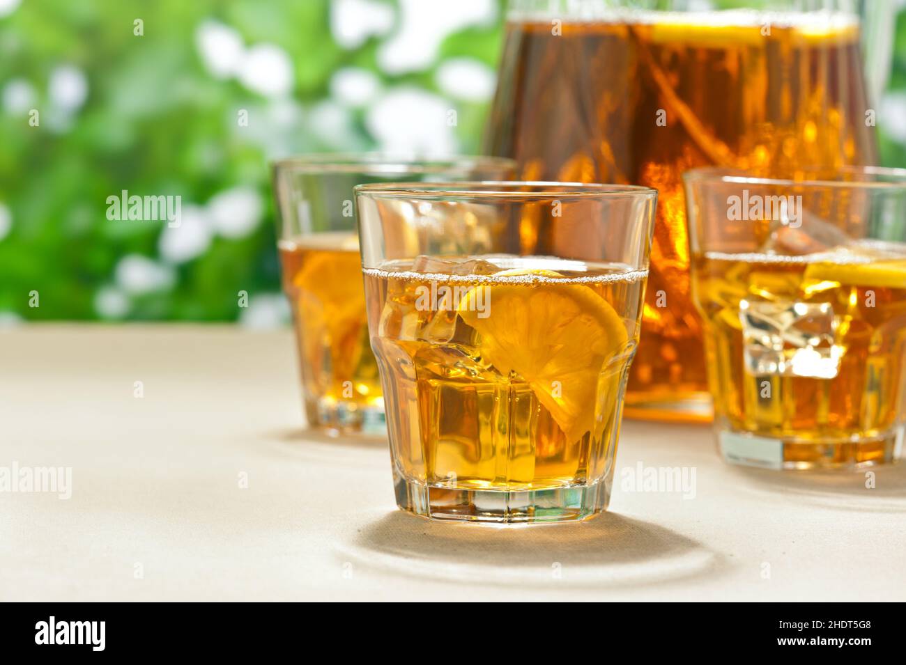 lemon tea, ice tea, lemon teas, ice teas Stock Photo - Alamy