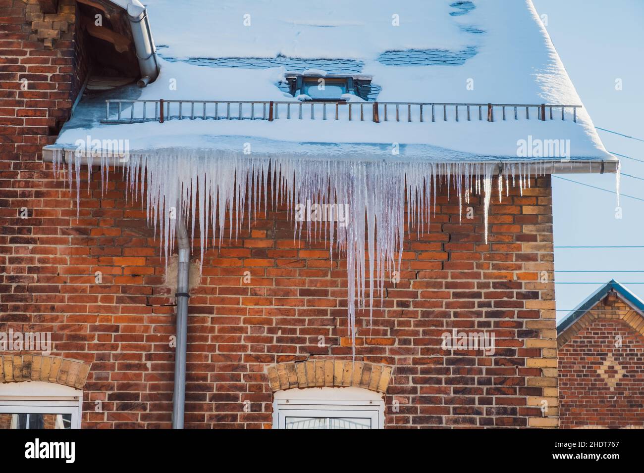 icicle, gutter, roof edge, icicles, gutters, roof edges Stock Photo - Alamy