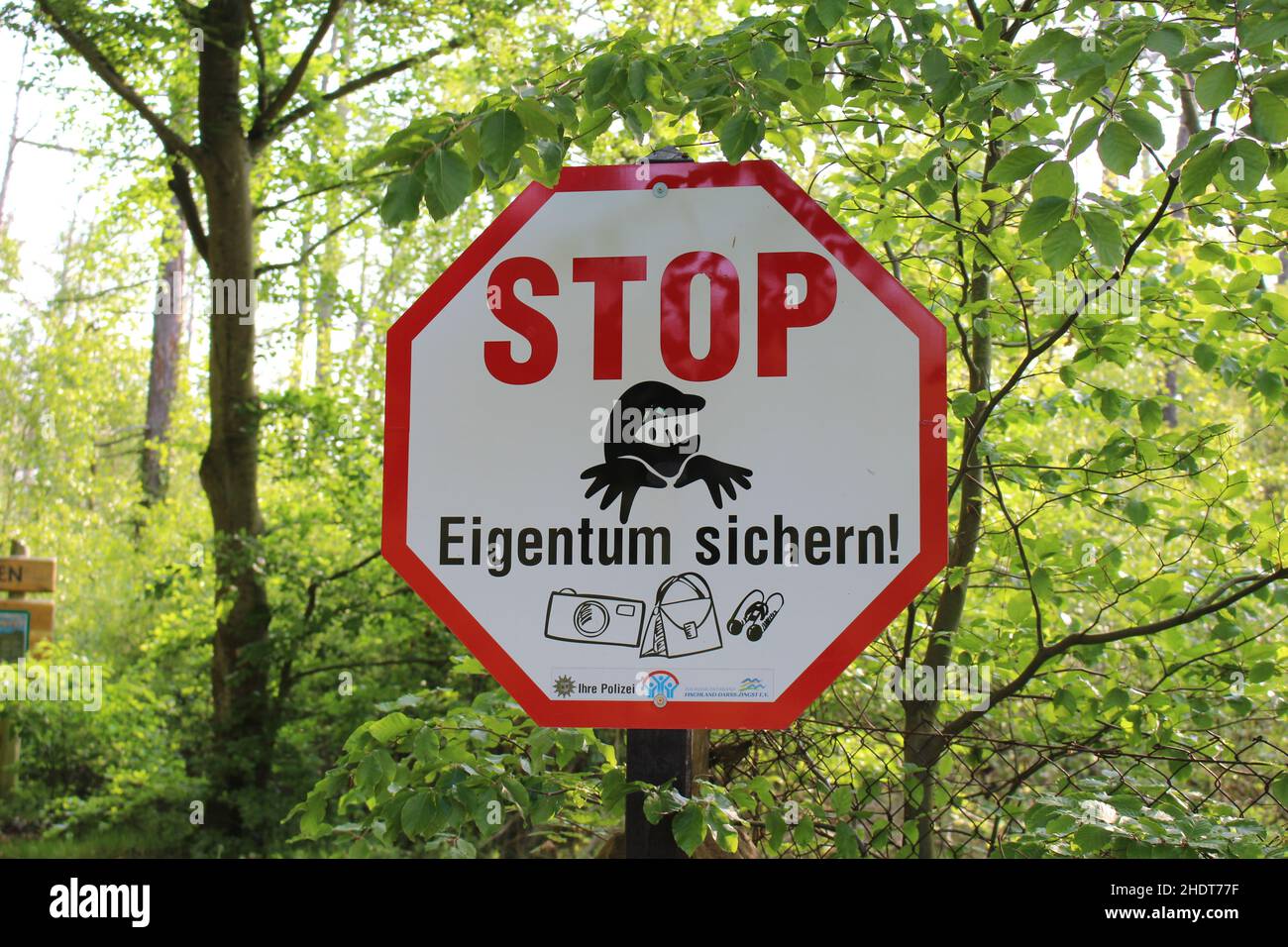 Stop theft hi-res stock photography and images - Alamy