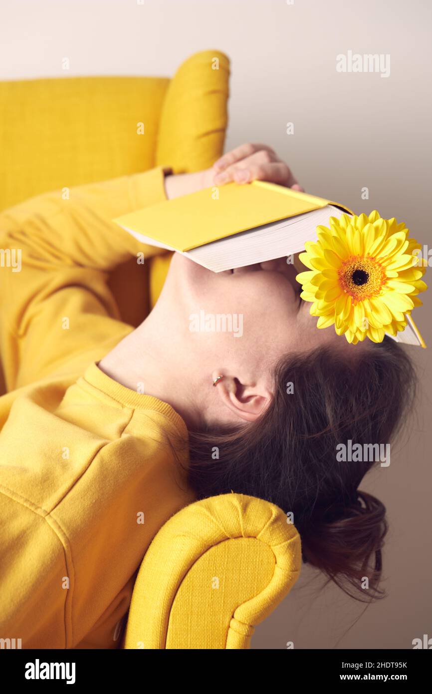 Sleeping beauty book hi-res stock photography and images - Alamy
