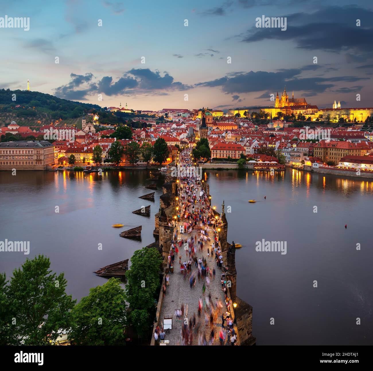 tourists, charles bridge, tourist, charles bridges Stock Photo - Alamy