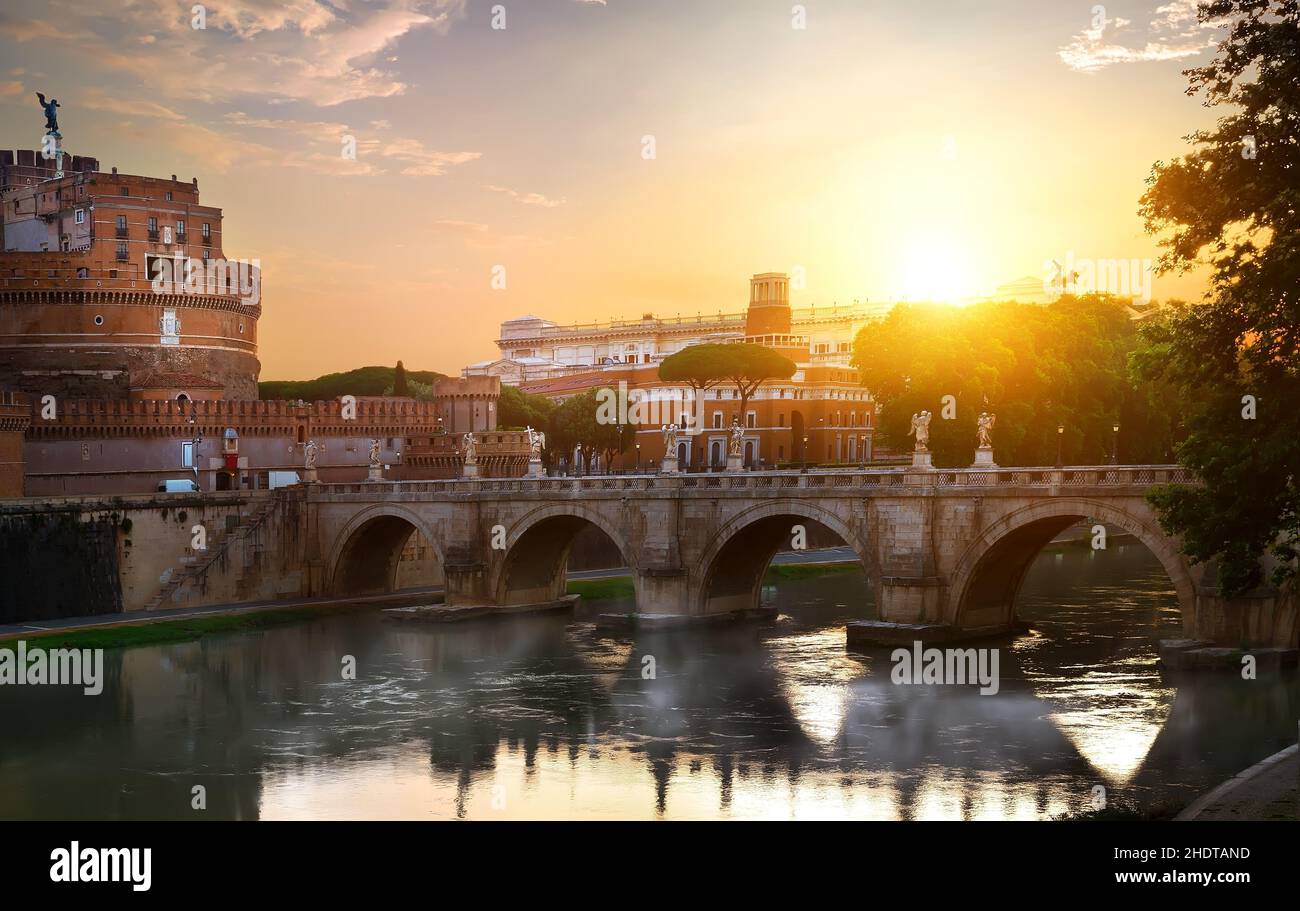 Ponte sant angelos hi-res stock photography and images - Alamy
