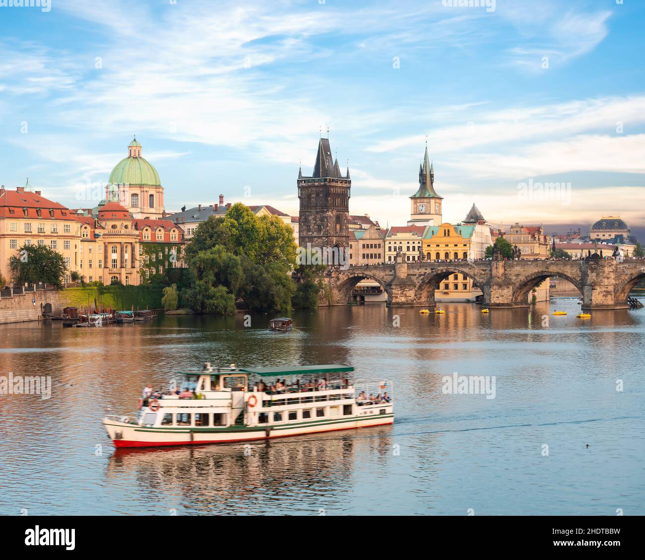 prague, cruise ship, charles bridge, pragues, cruise ships, charles bridges Stock Photo - Alamy