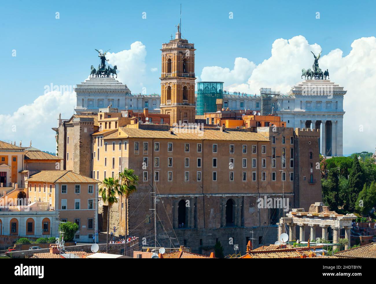 Romes monuments hi-res stock photography and images - Alamy