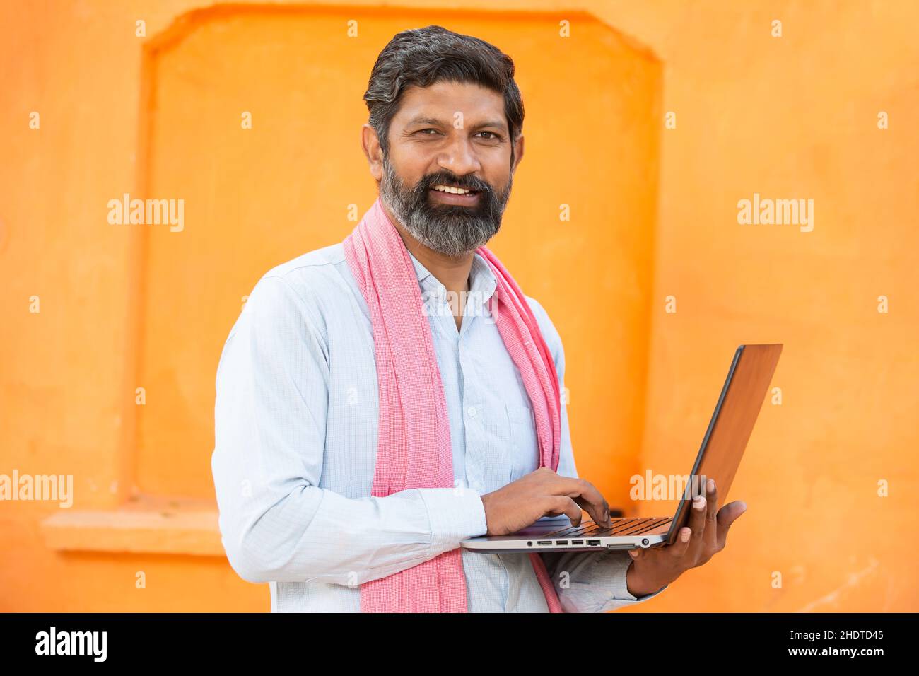 Rural indian village man hi-res stock photography and images - Alamy