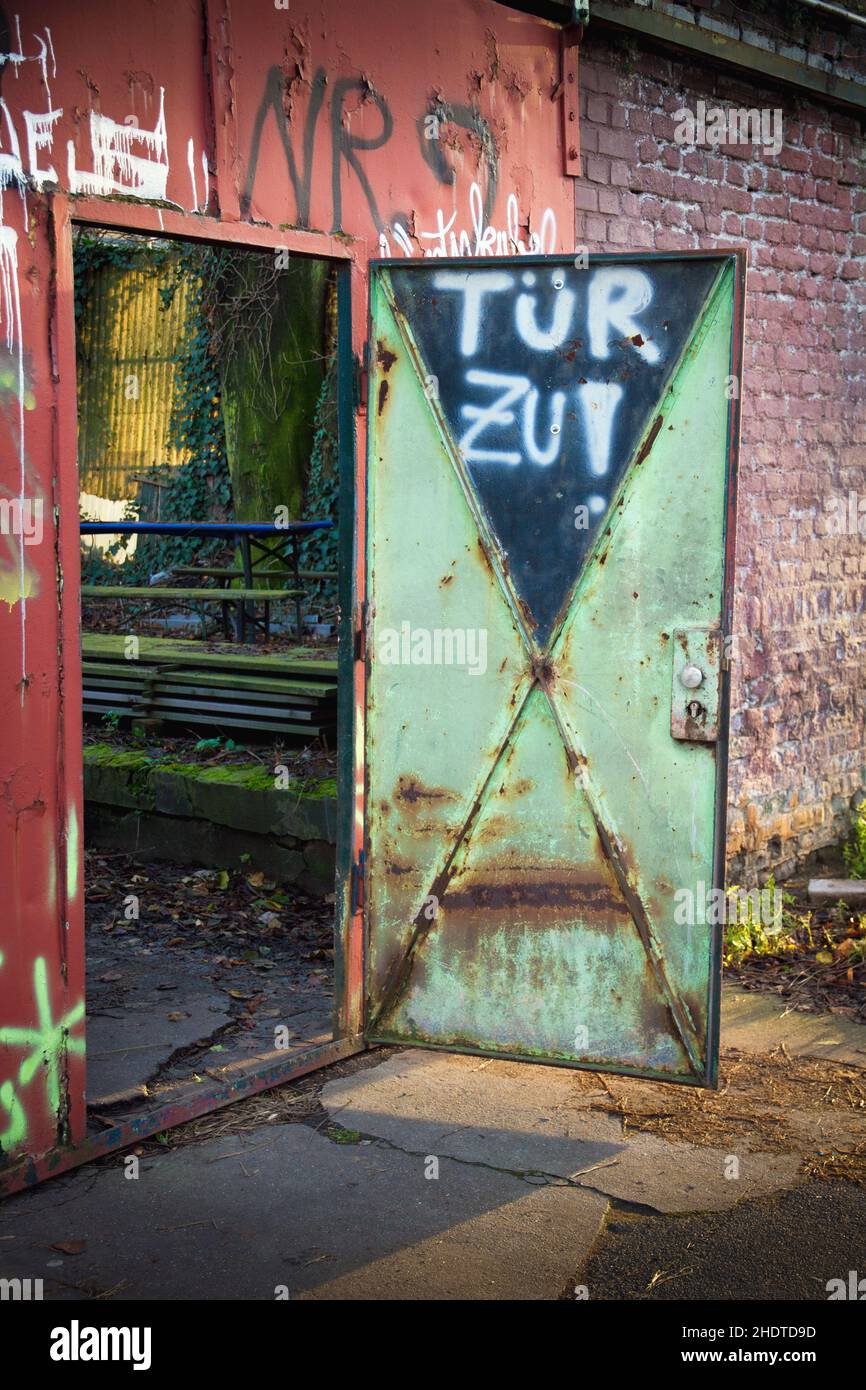 Factory closing hi-res stock photography and images - Alamy