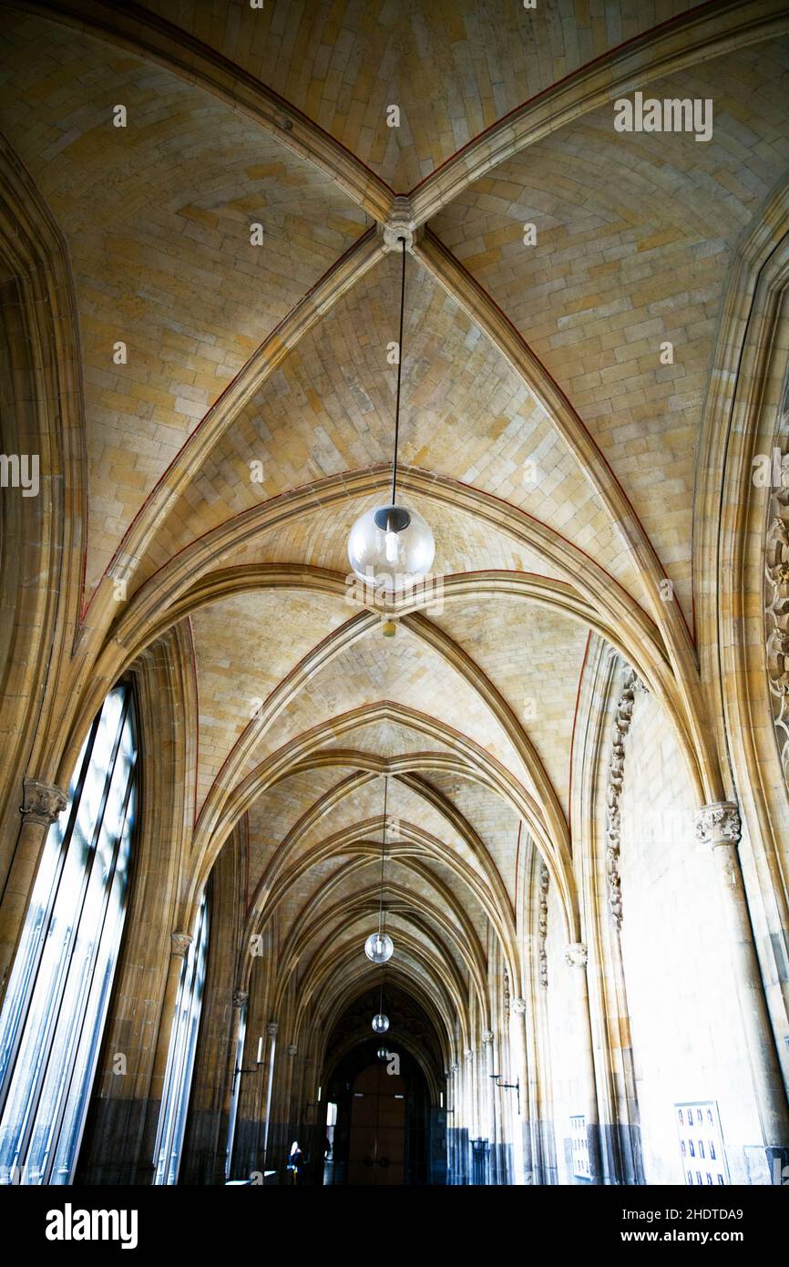 Nave architecture hi-res stock photography and images - Alamy