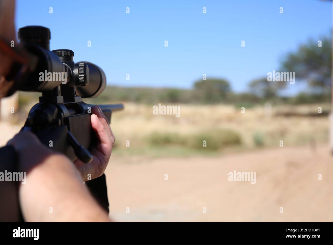 Aiming rifles hi-res stock photography and images - Alamy
