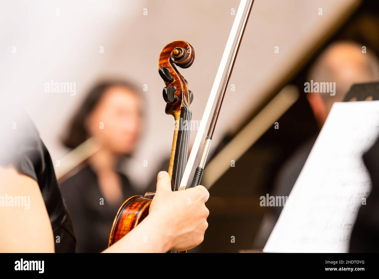 Violin musical notes sheets hi-res stock photography and images - Alamy